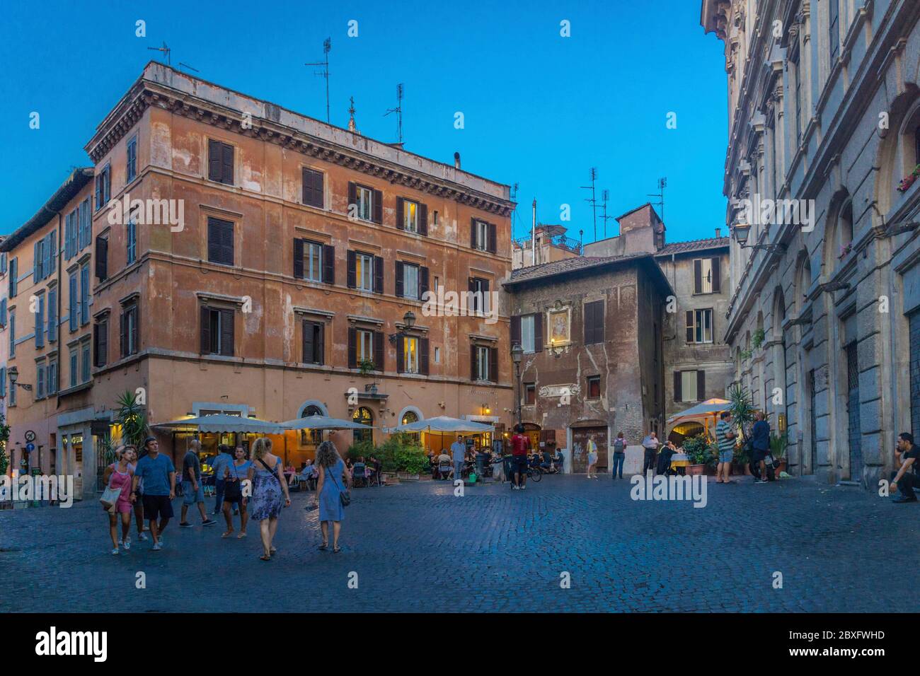 Campo di fiori rome Banque de photographies et d’images à haute ...