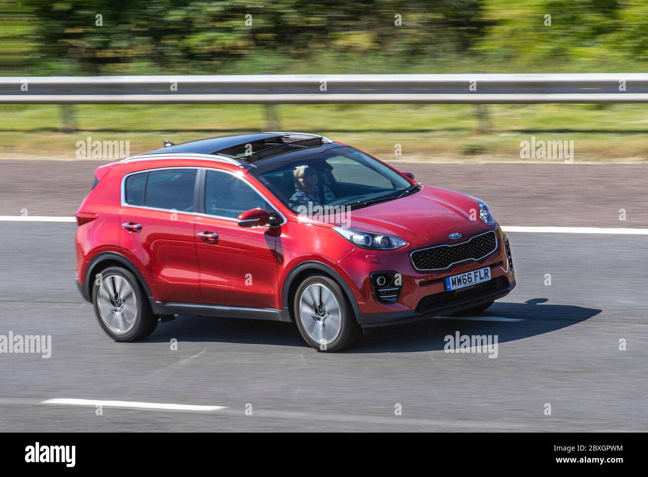 2016 rouge Kia Sportage 4 CRDI ISG ; véhicules mobiles pour la ...