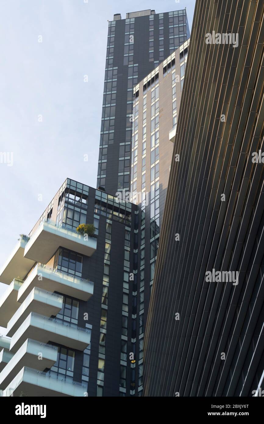 Milan, Lombardie, Italie: Bâtiments modernes sur la place Alvar Aalto ...