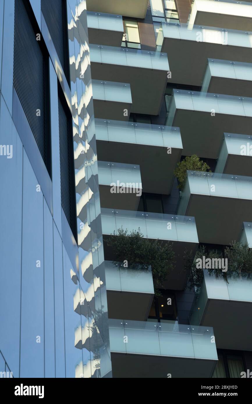 Milan, Lombardie, Italie: Bâtiments modernes sur la place Alvar Aalto ...