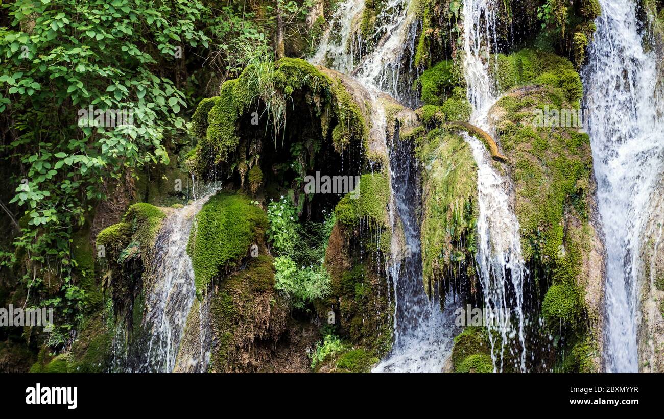 Tufs waterfall Banque de photographies et d’images à haute résolution ...