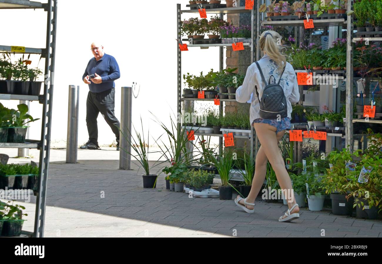 Fille court Banque de photographies et d’images à haute résolution - Alamy