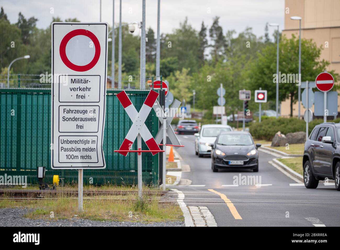 Panneau de signalisation militaire Banque de photographies et d’images ...