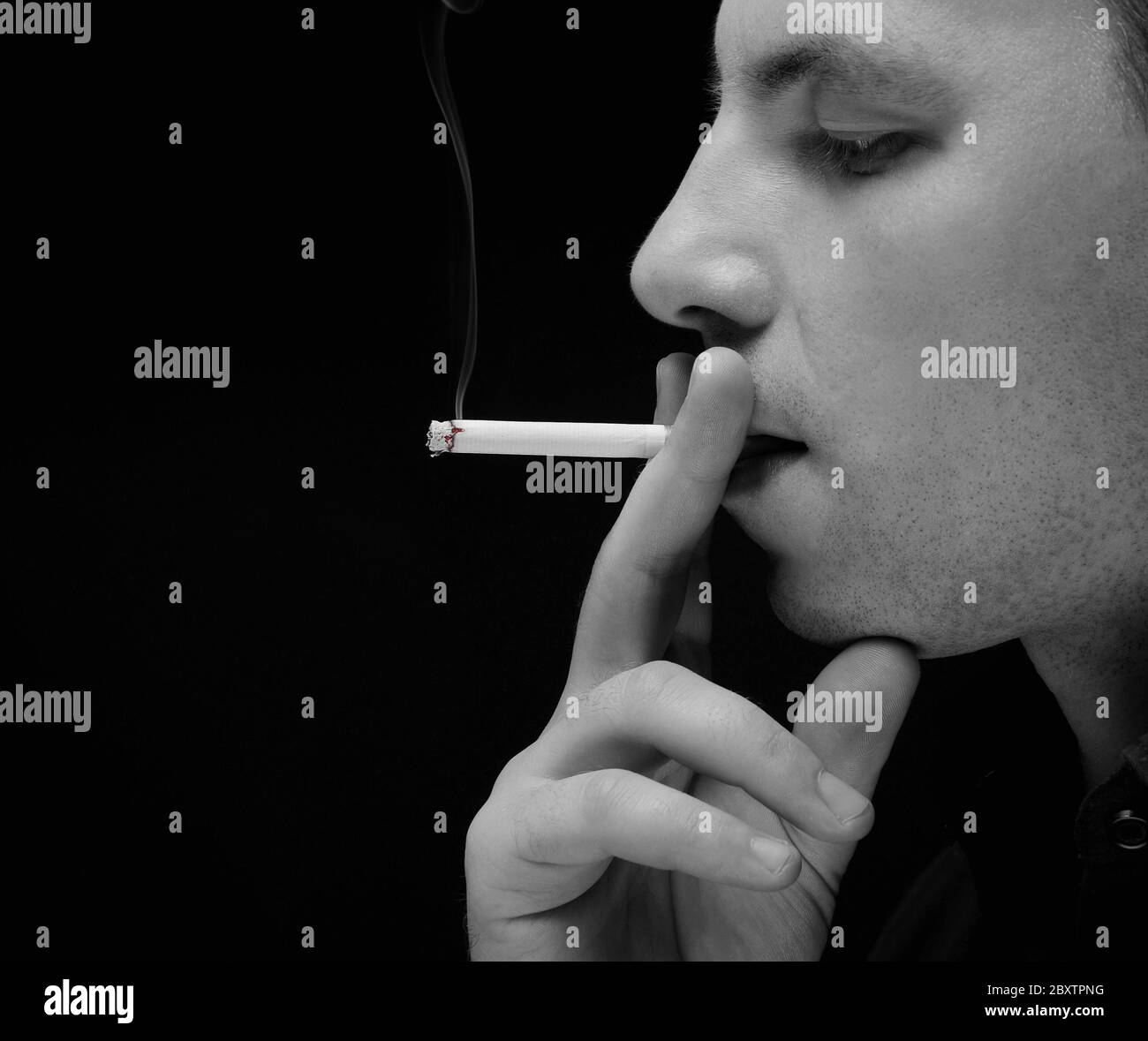 Cigarette smokes Banque de photographies et d’images à haute résolution ...