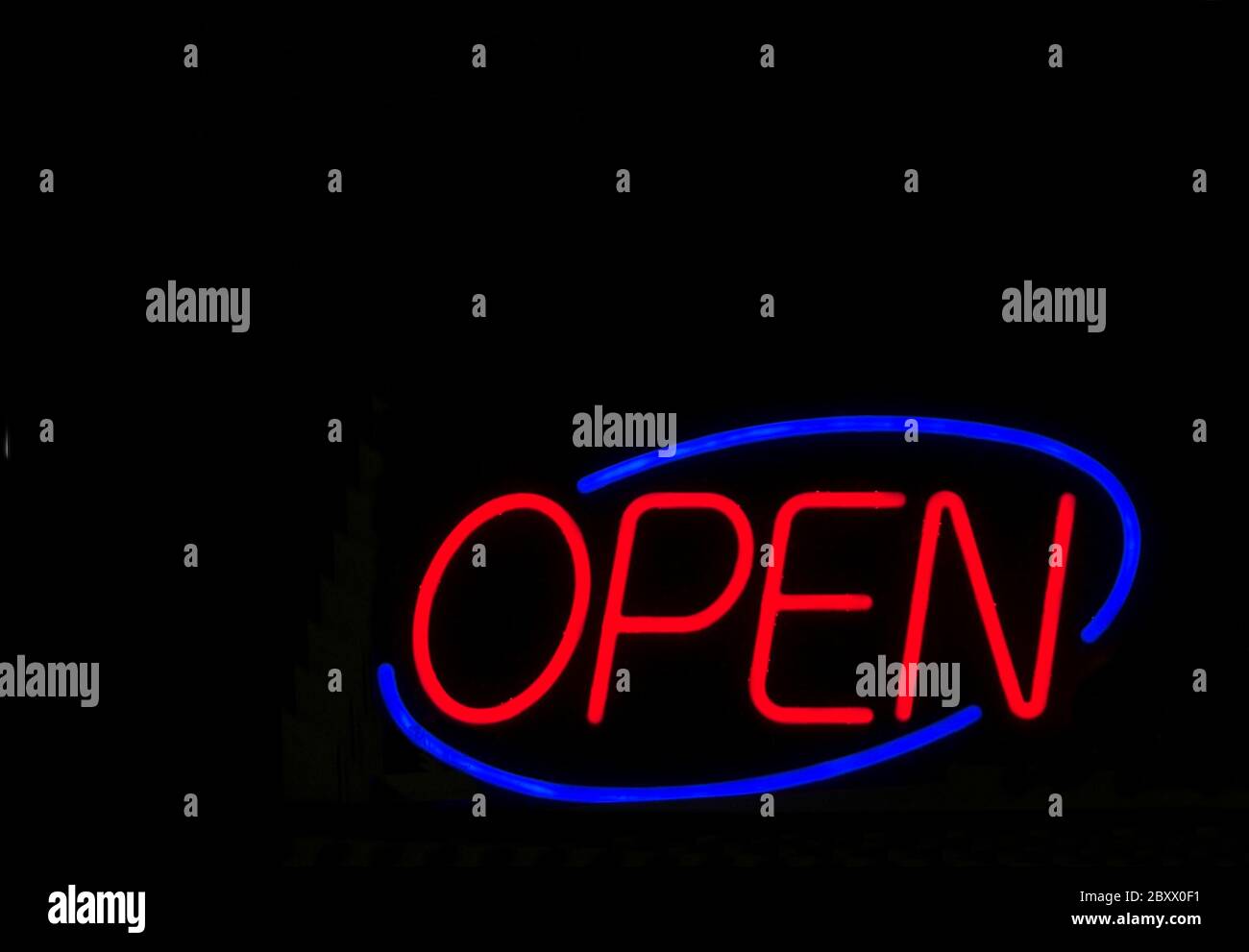 Neon open sign Banque de photographies et d’images à haute résolution ...