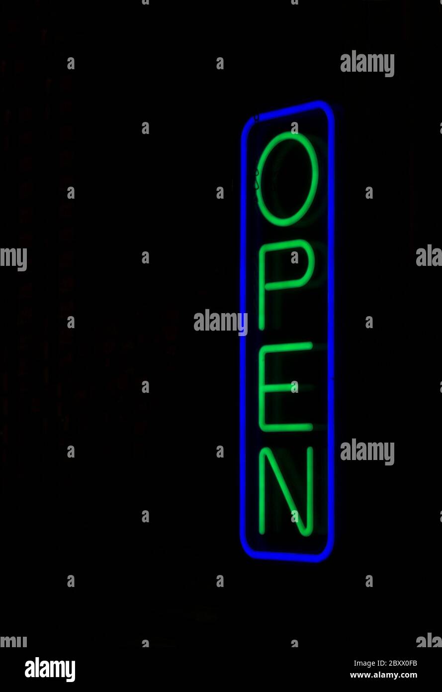 Neon open sign Banque de photographies et d’images à haute résolution ...