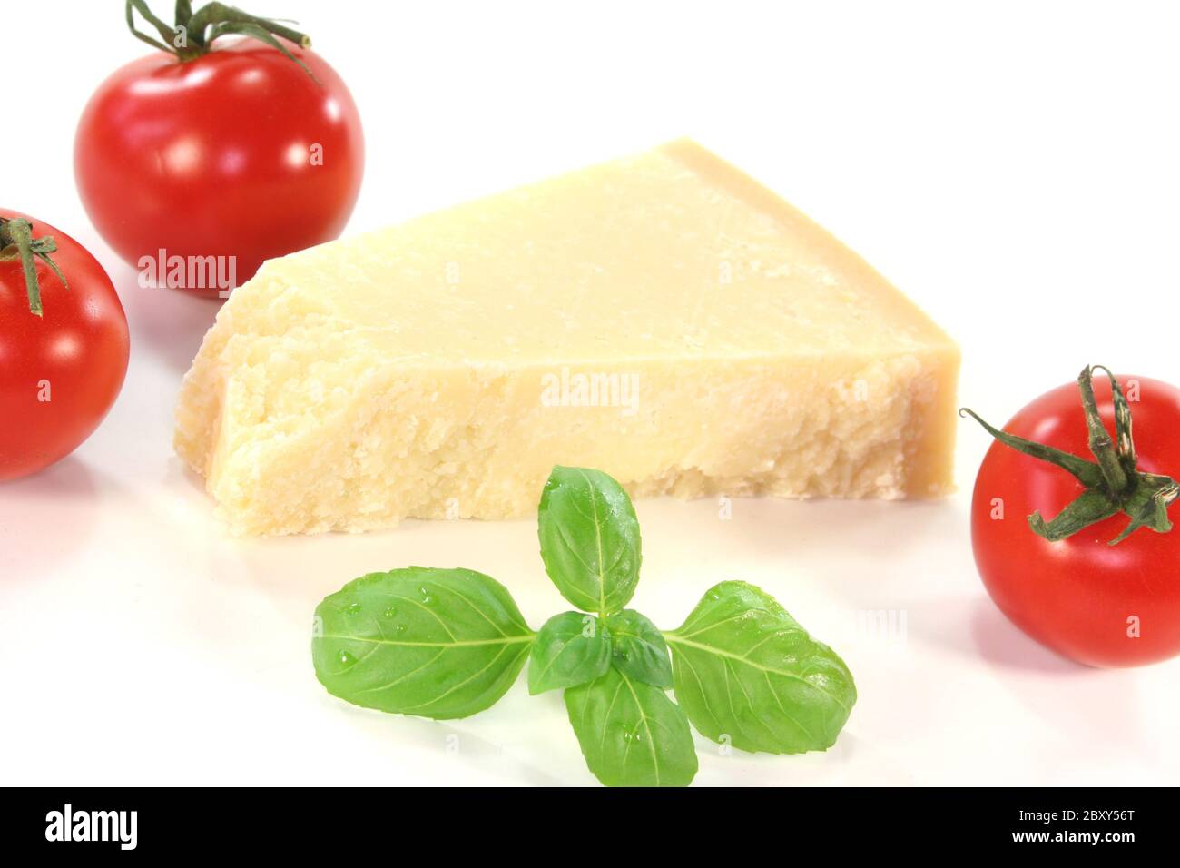 Grating parmesan cheese Banque de photographies et d’images à haute ...