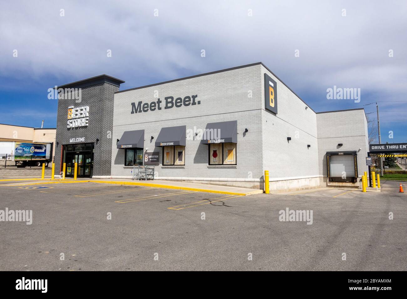 Drive through beer store Banque de photographies et d’images à haute ...