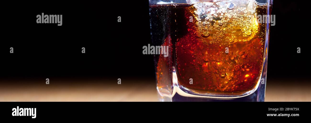 Rhum cola Banque de photographies et d’images à haute résolution - Alamy