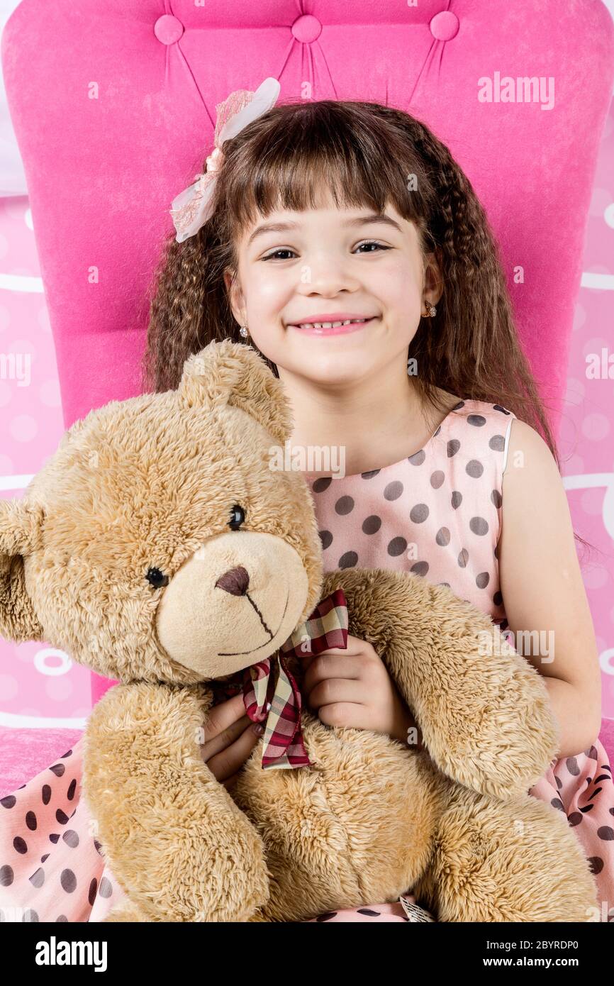 Hugging teddy bear Banque de photographies et d’images à haute ...