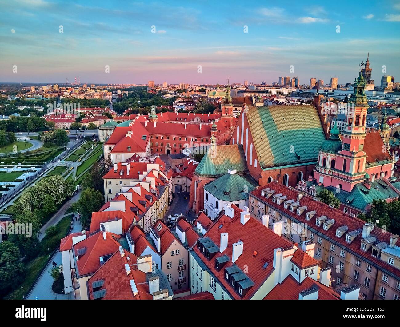 Vue panoramique sur la vieille ville de Varsovie (Stare Miasto) - le ...