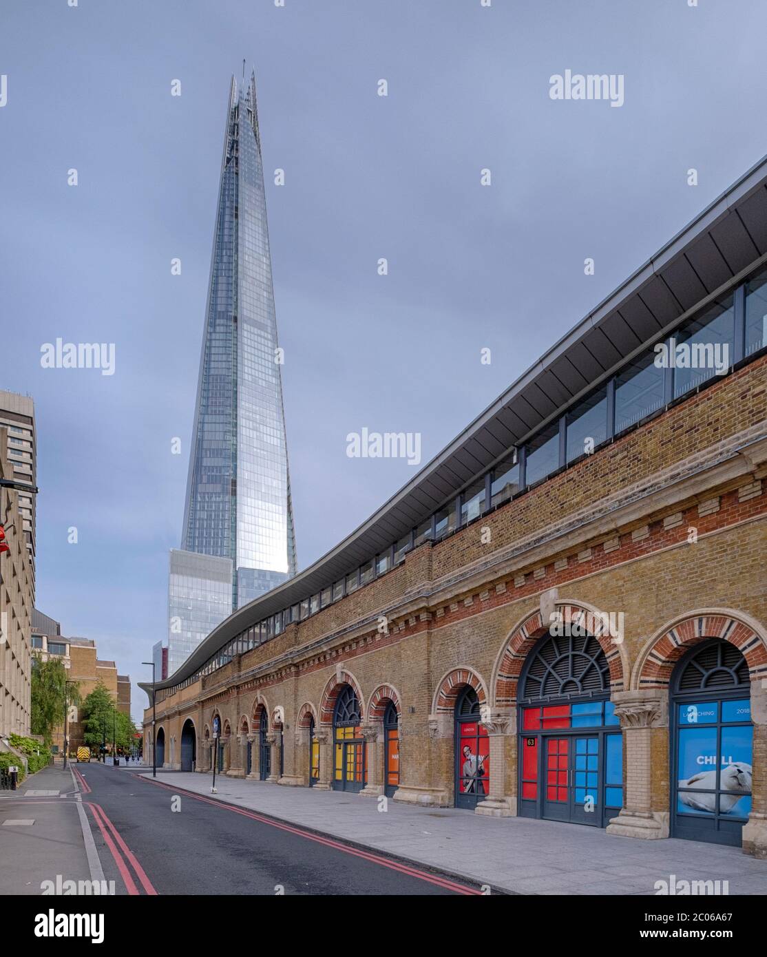 Les arches rénovées de la gare London Bridge Network Rail pointent vers ...