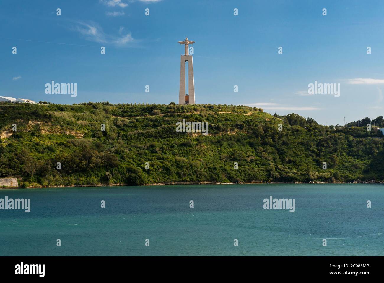 Sanctuaire du Christ le Roi (statue de Cristo-Rei) est un monument et ...