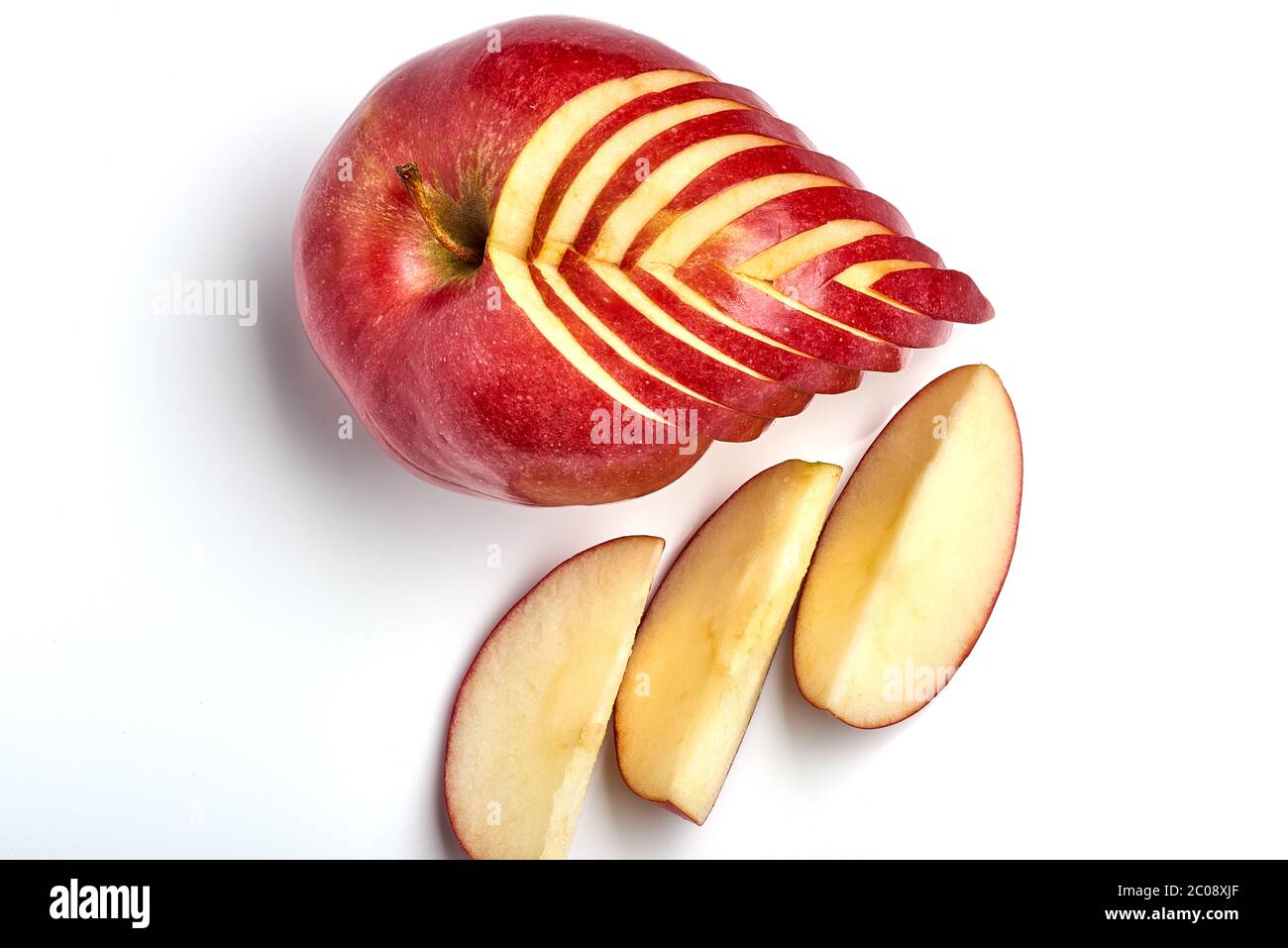 Pommes isolées. Fruit entier de pomme rouge avec tranche (coupée ...