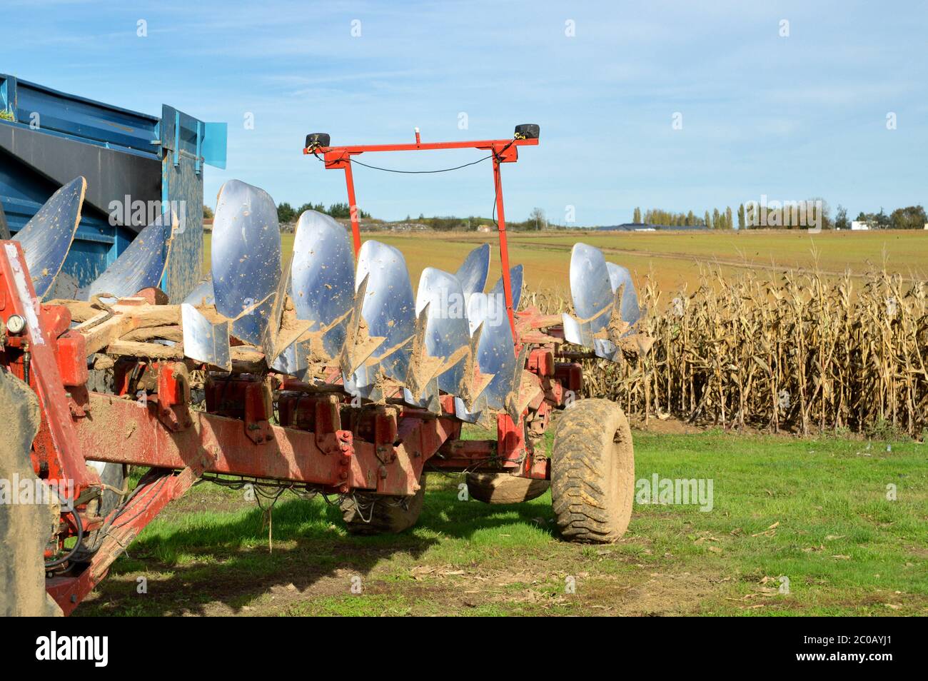 Une charrue ou une charrue, pour labourer les champs avant de semer. C ...