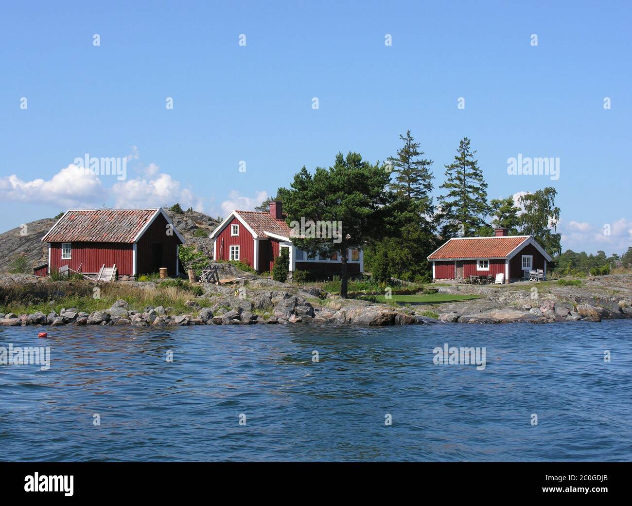 Maisons en bois rouges Banque de photographies et d’images à haute ...