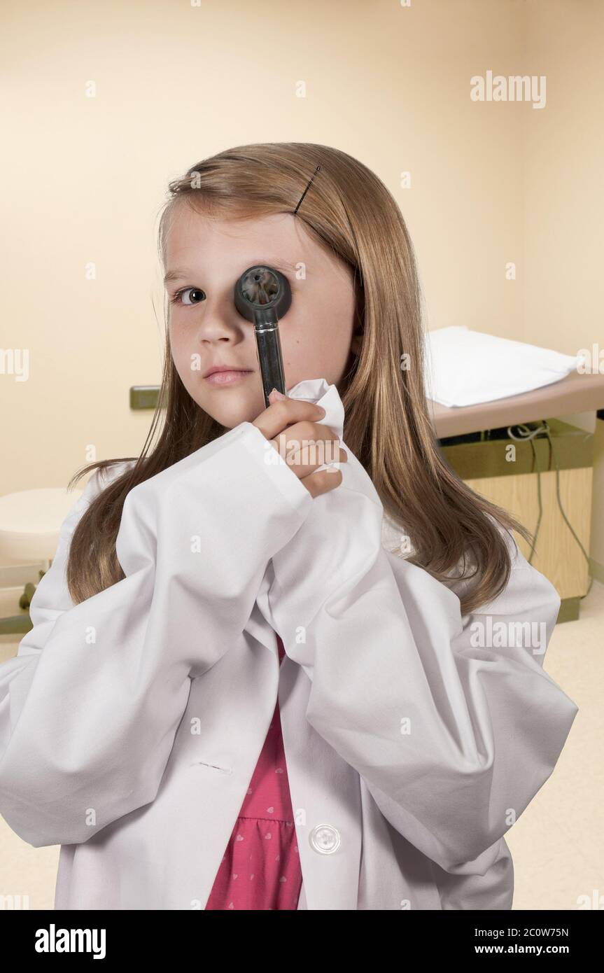 Child doctor Banque de photographies et d’images à haute résolution - Alamy