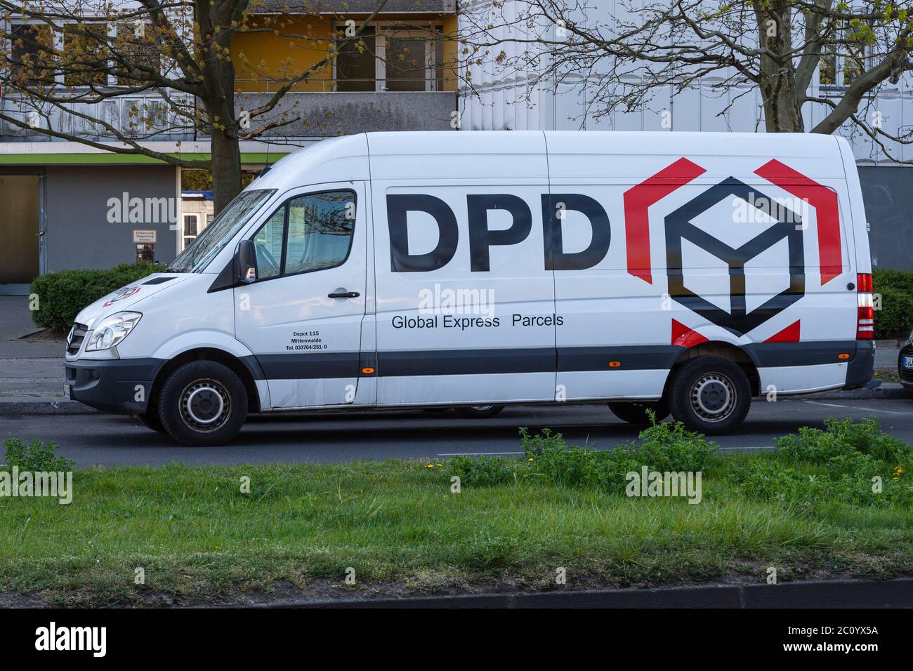 Camion dpd Banque de photographies et d’images à haute résolution - Alamy