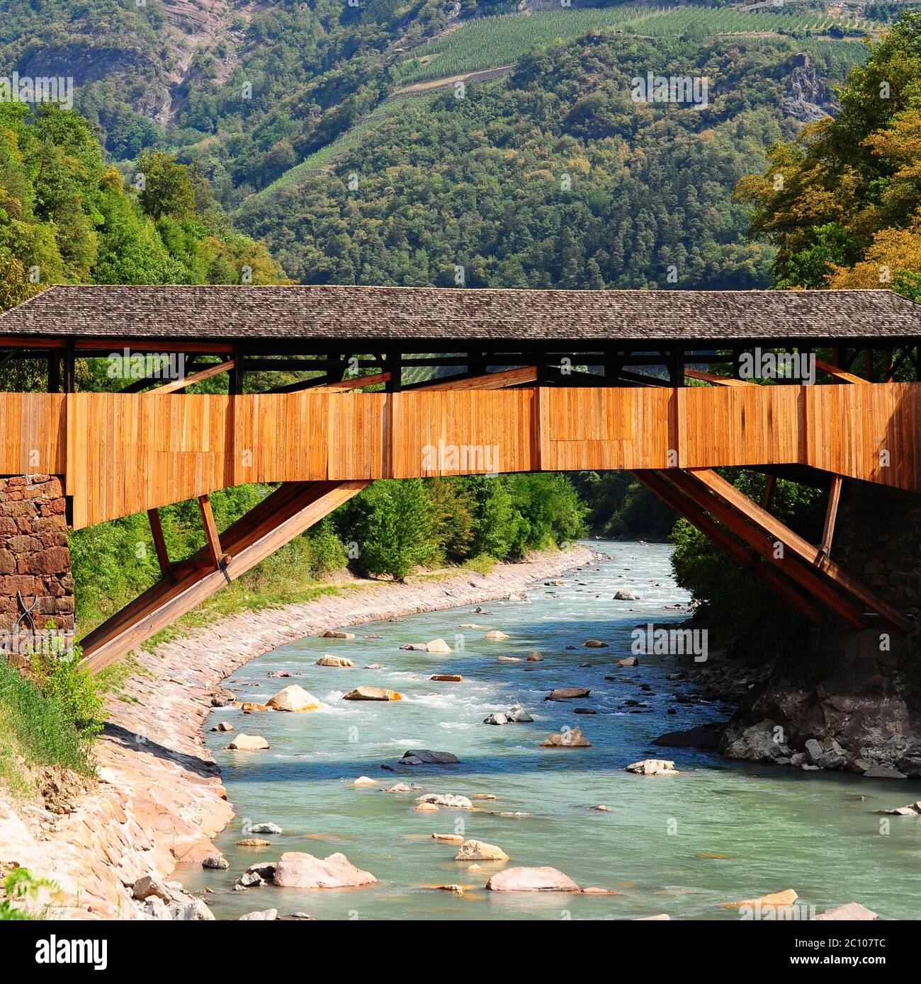 Pont bois torrent Banque de photographies et d’images à haute ...