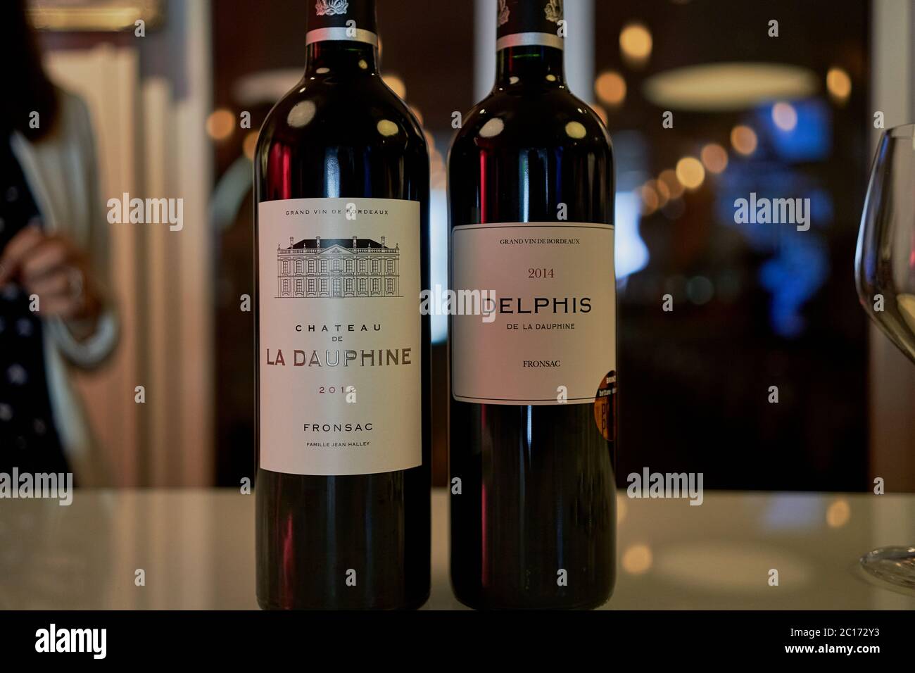 Bouteilles de vins rouges la Dauphine et Delphis au Château de la ...