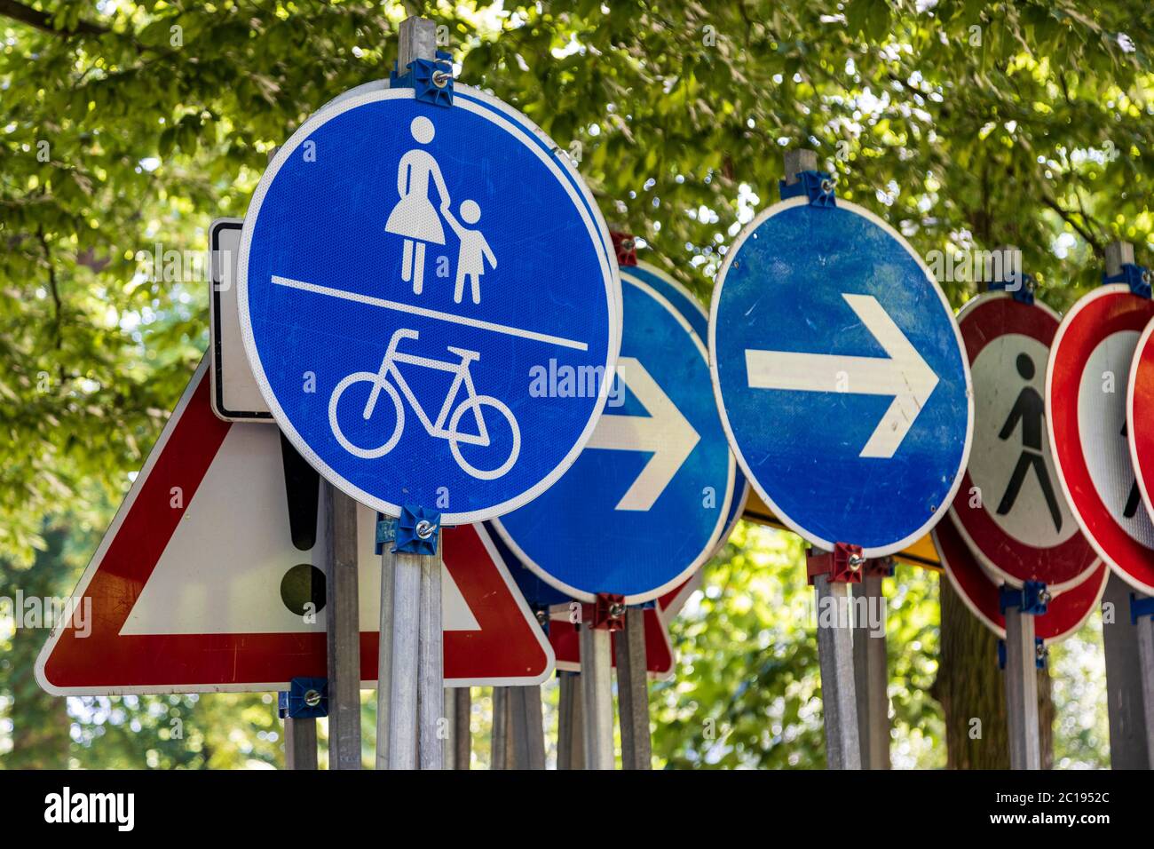 Various road signs Banque d'image et photos - Alamy