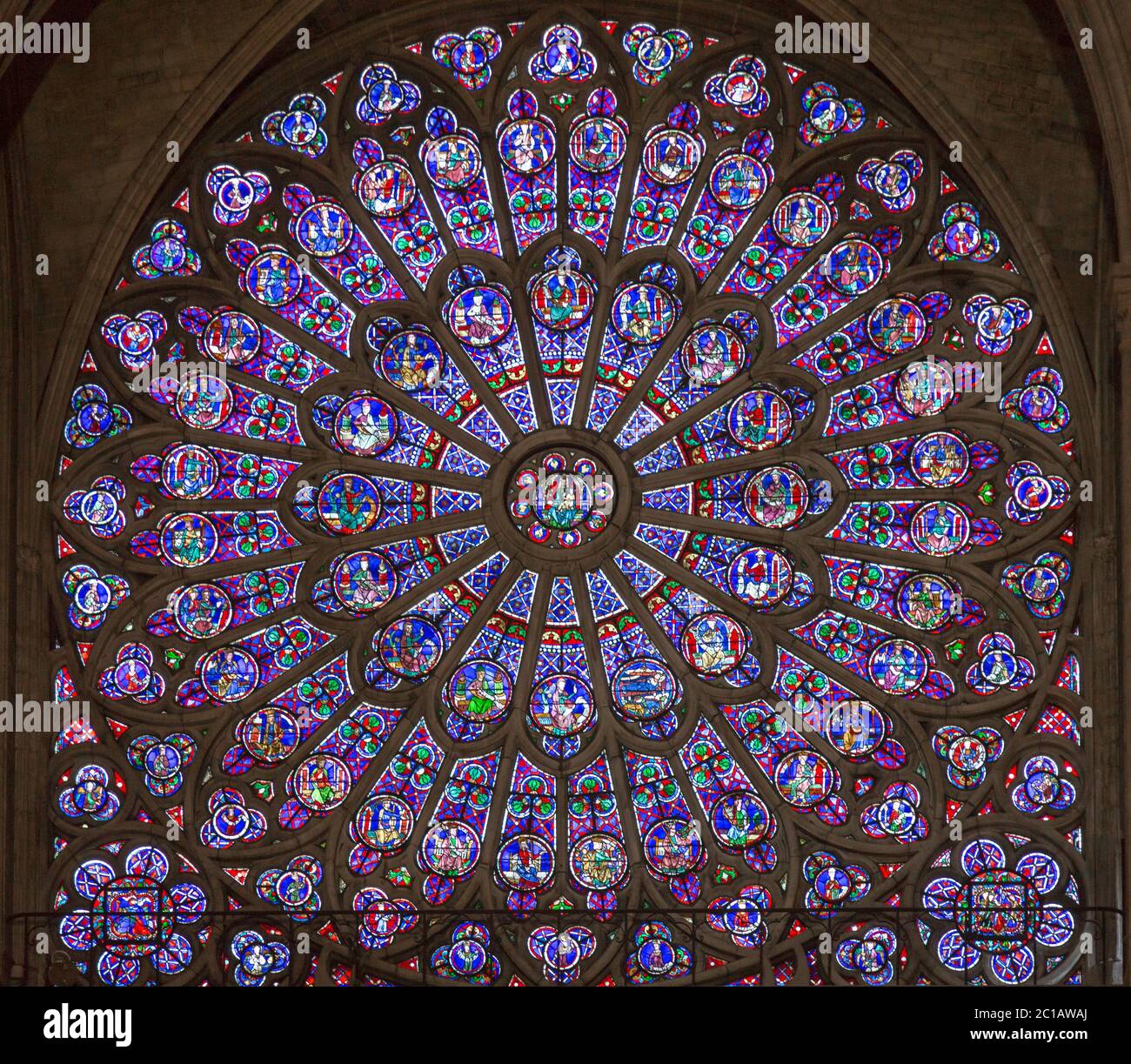 Vitraux de la cathédrale notre-dame de Paris Photo Stock - Alamy
