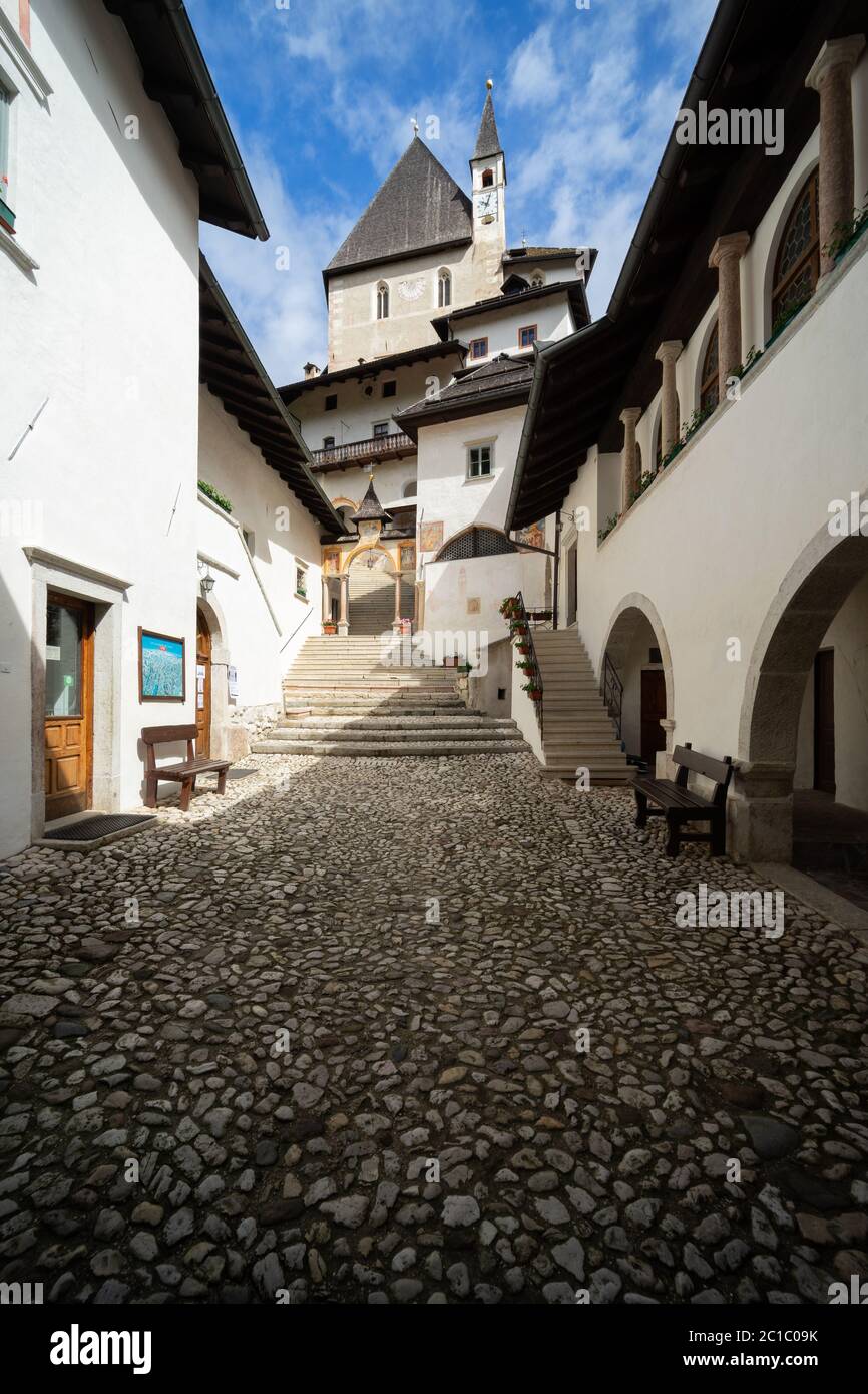 Santuario san romedio Banque de photographies et d’images à haute ...