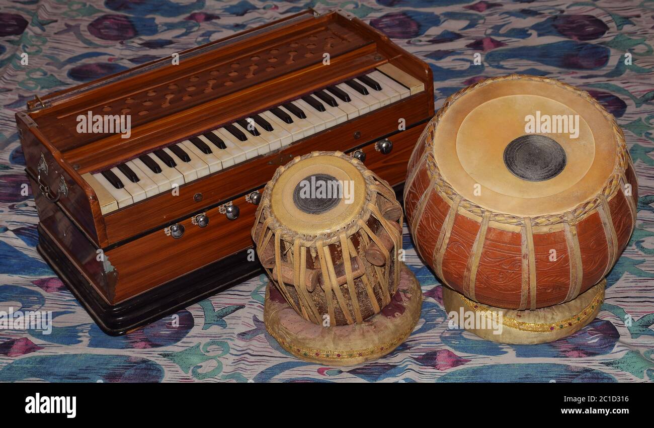 Tabla et harmonium Banque de photographies et d’images à haute ...