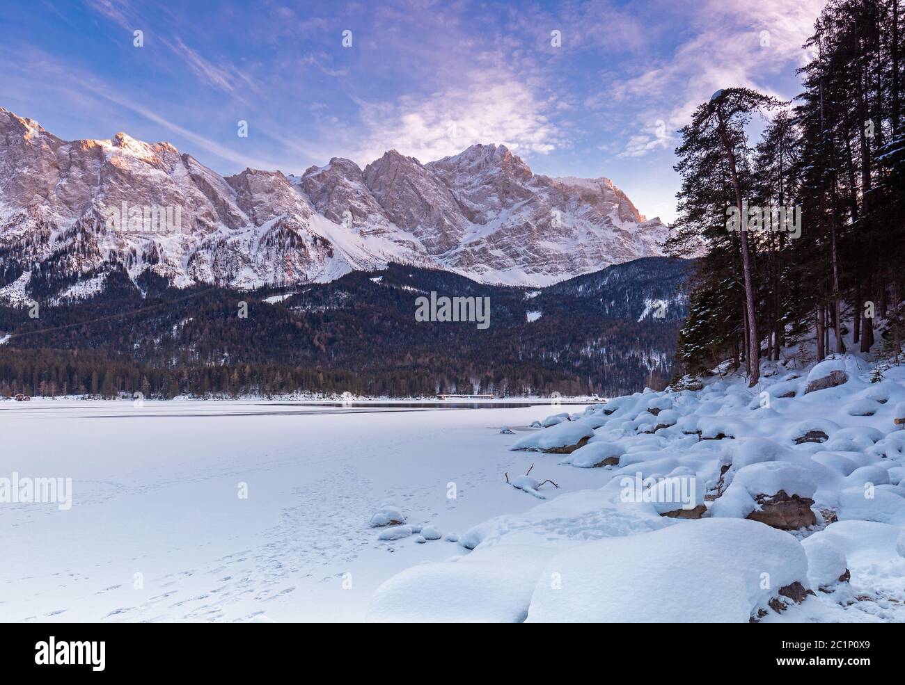 Lac eibsee avec zugspitze Banque de photographies et d’images à haute résolution - Alamy