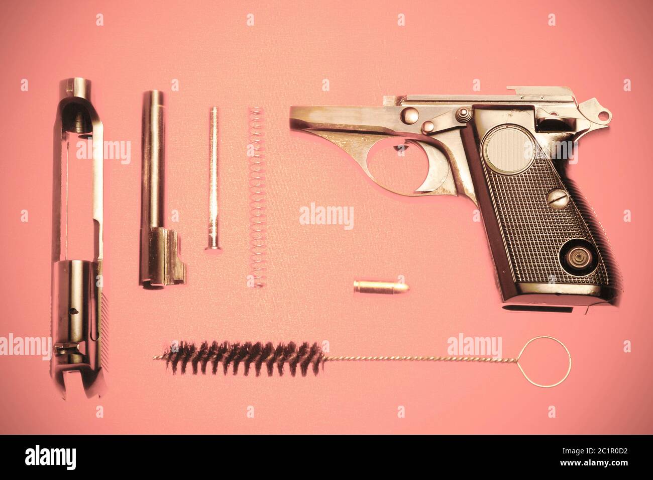 Pistolet et cartouche démontés Photo Stock - Alamy