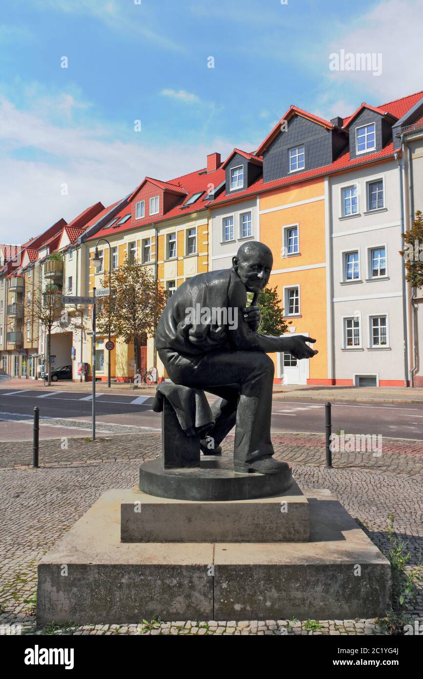 Bertolt brecht statue Banque de photographies et d’images à haute ...