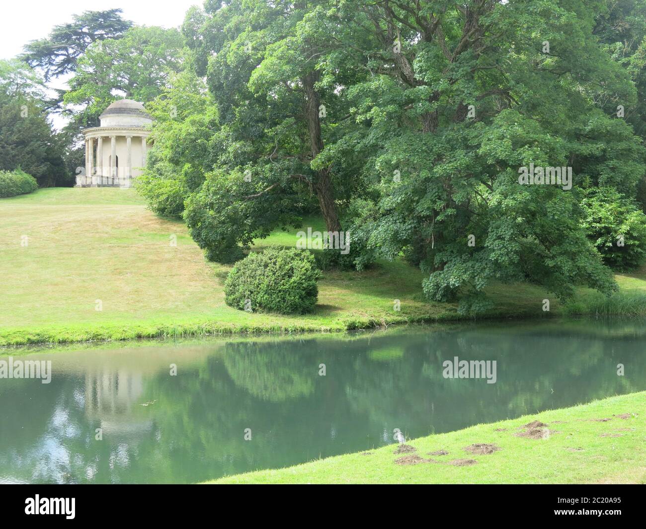 Temple ancient virtue stowe gardens Banque de photographies et d’images ...