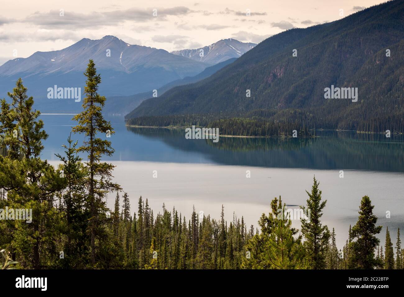 Lac muncho Banque de photographies et d’images à haute résolution - Alamy