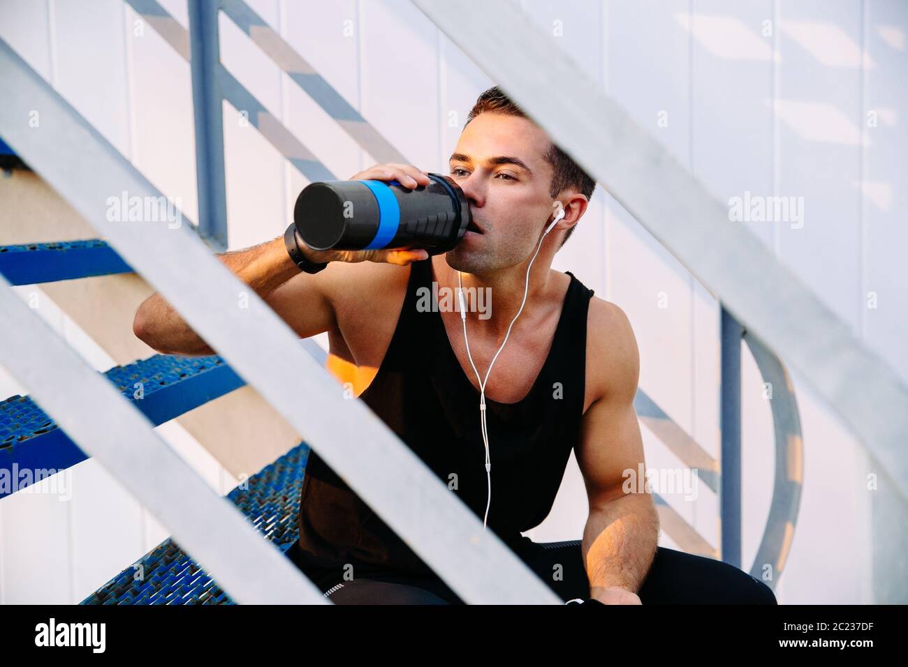 Mec musclé Banque de photographies et d’images à haute résolution - Alamy