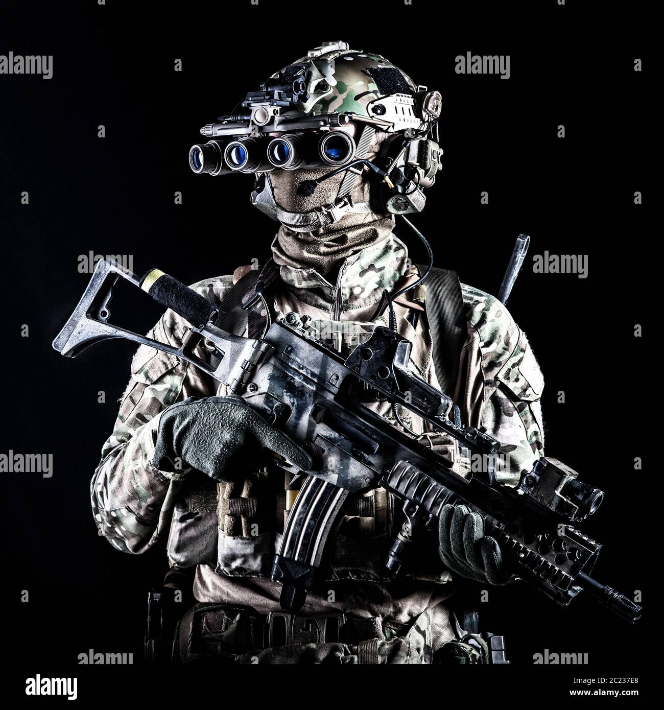 Lunettes De Vision Nocturne Banque d'image et photos - Alamy