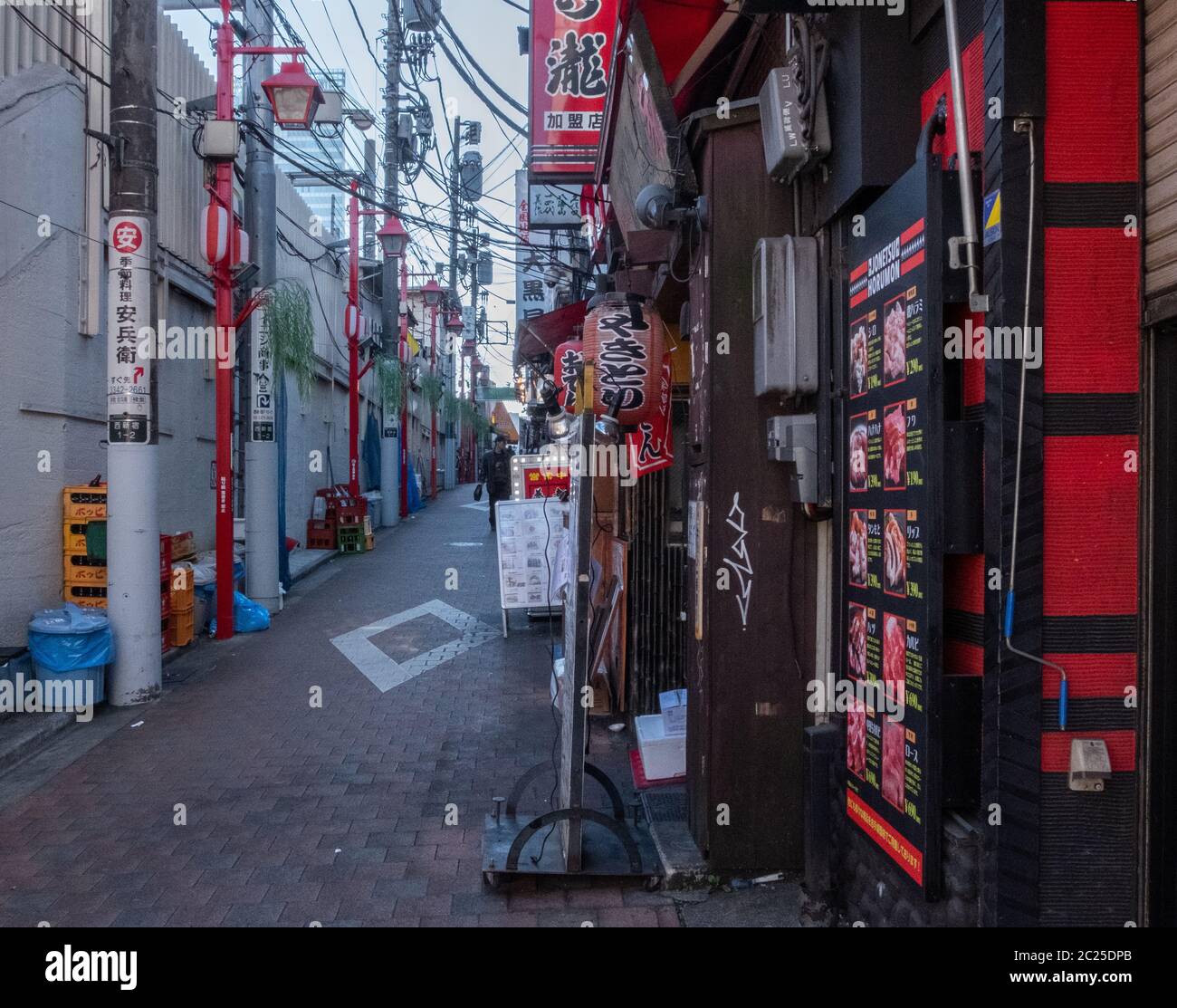 Dense Tokyo Banque d'image et photos - Alamy
