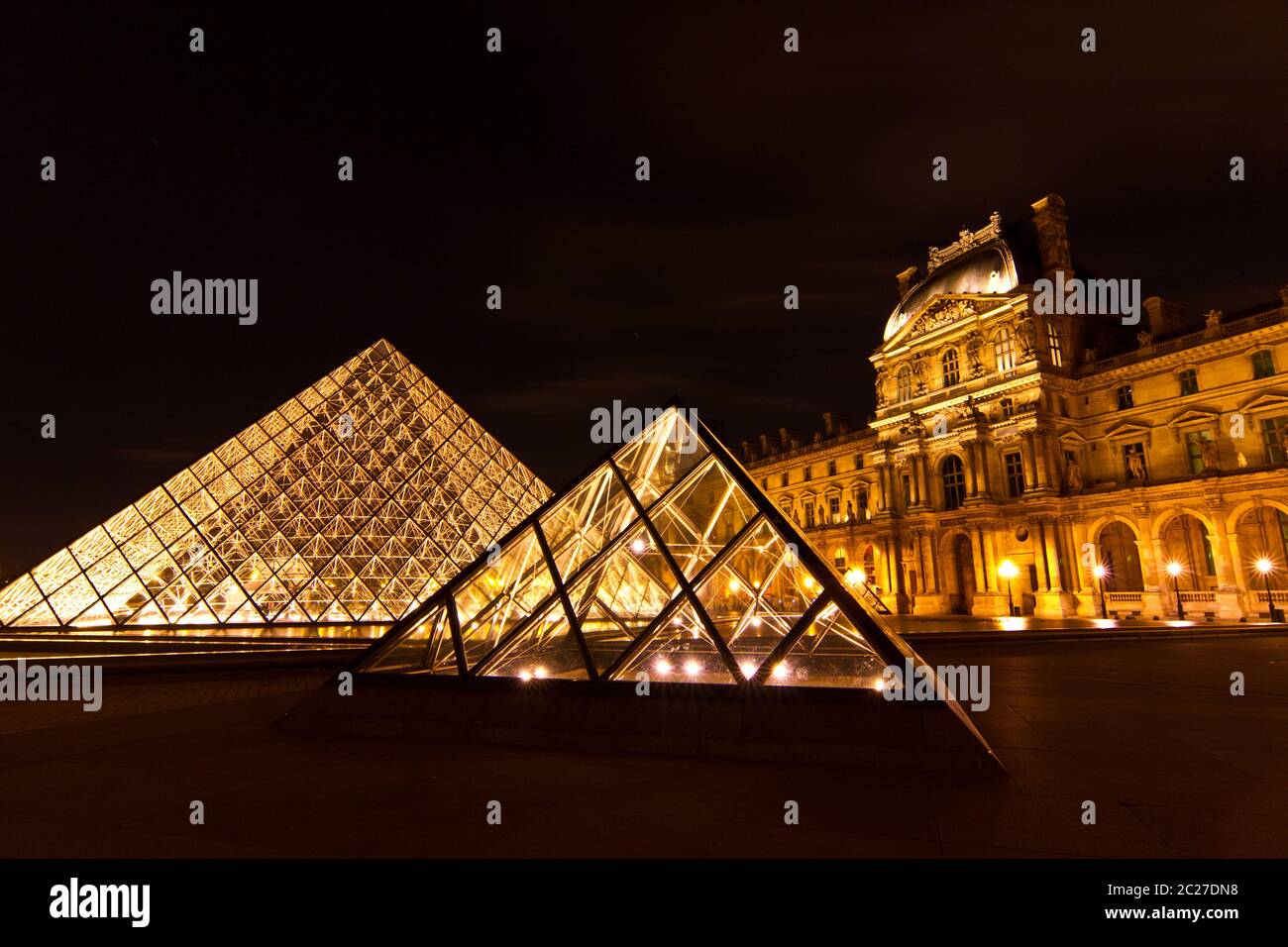 Palais de louvre Banque de photographies et d’images à haute résolution ...