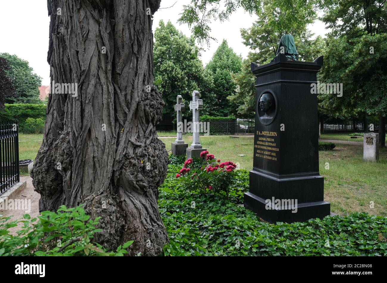 At the invalids cemetery in berlin Banque de photographies et d’images ...
