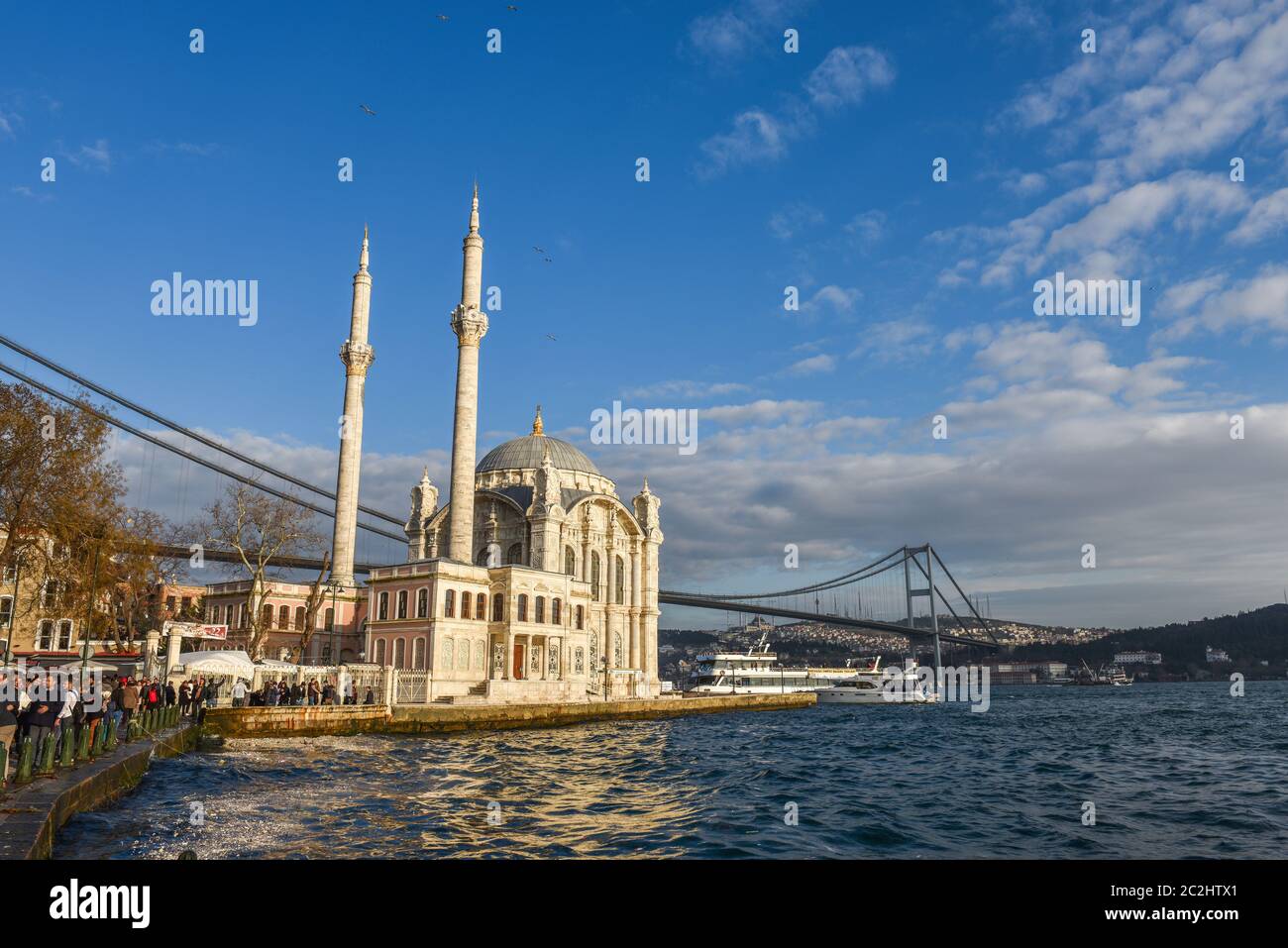 Pont Du Bosphore La Nuit Banque d'image et photos - Alamy