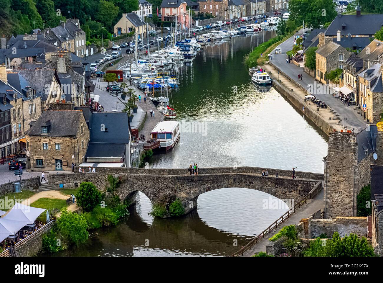 Dinan skyline Banque de photographies et d’images à haute résolution ...