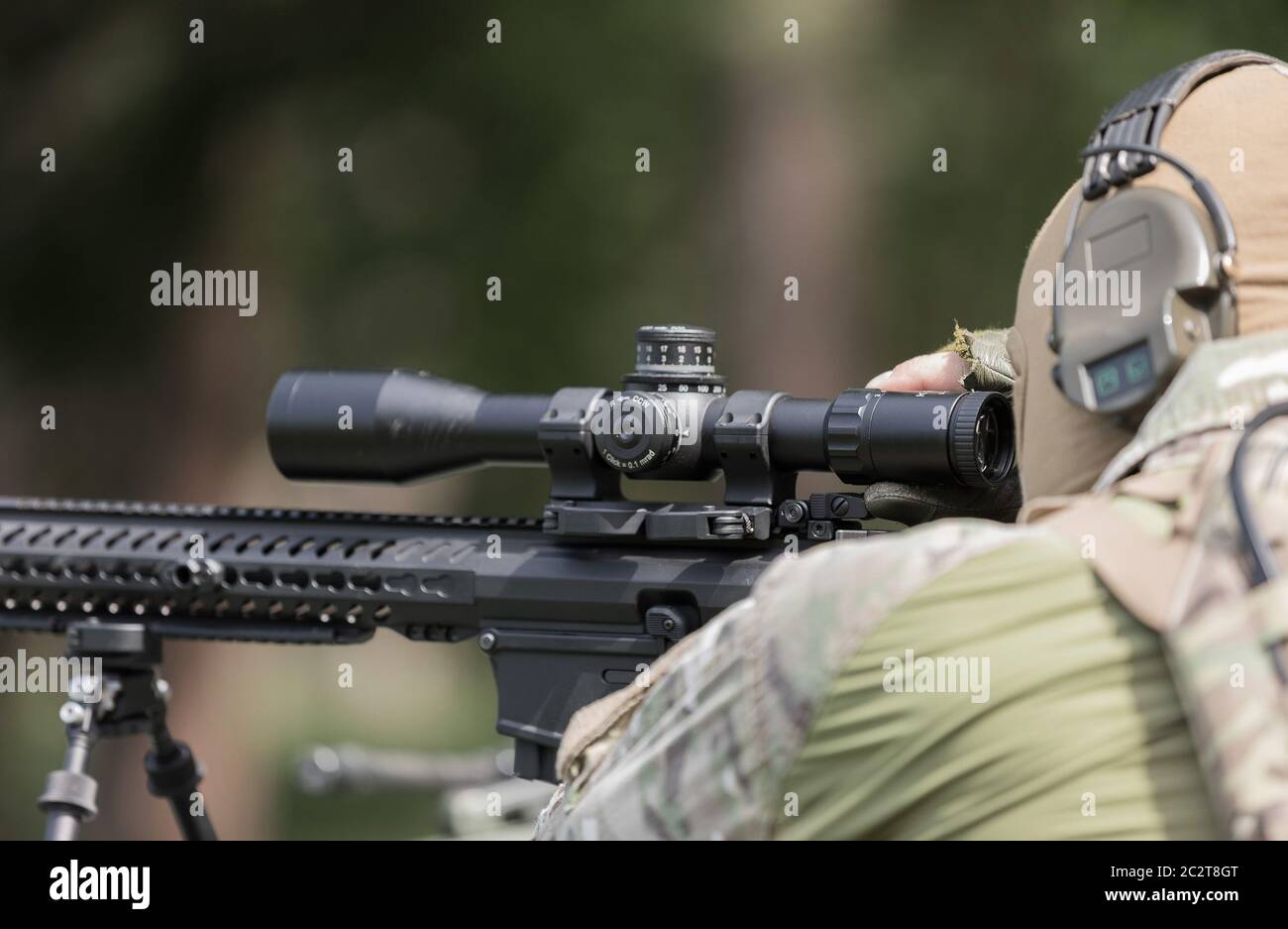 Uniforme de camouflage fusil militaire Banque de photographies et d ...