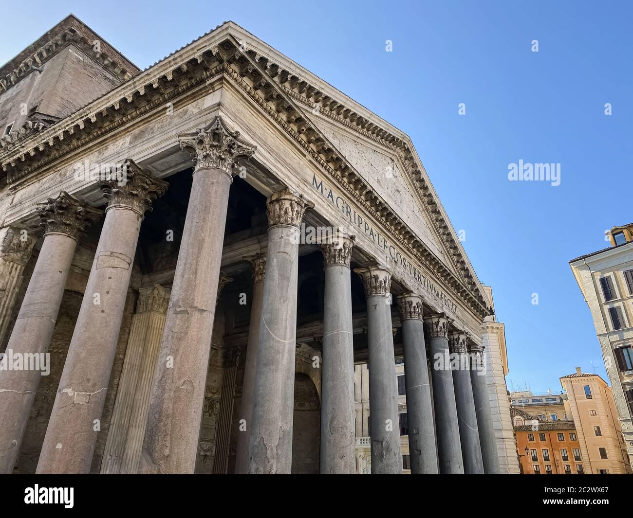 Fronton Triangulaire Banque d'image et photos - Alamy