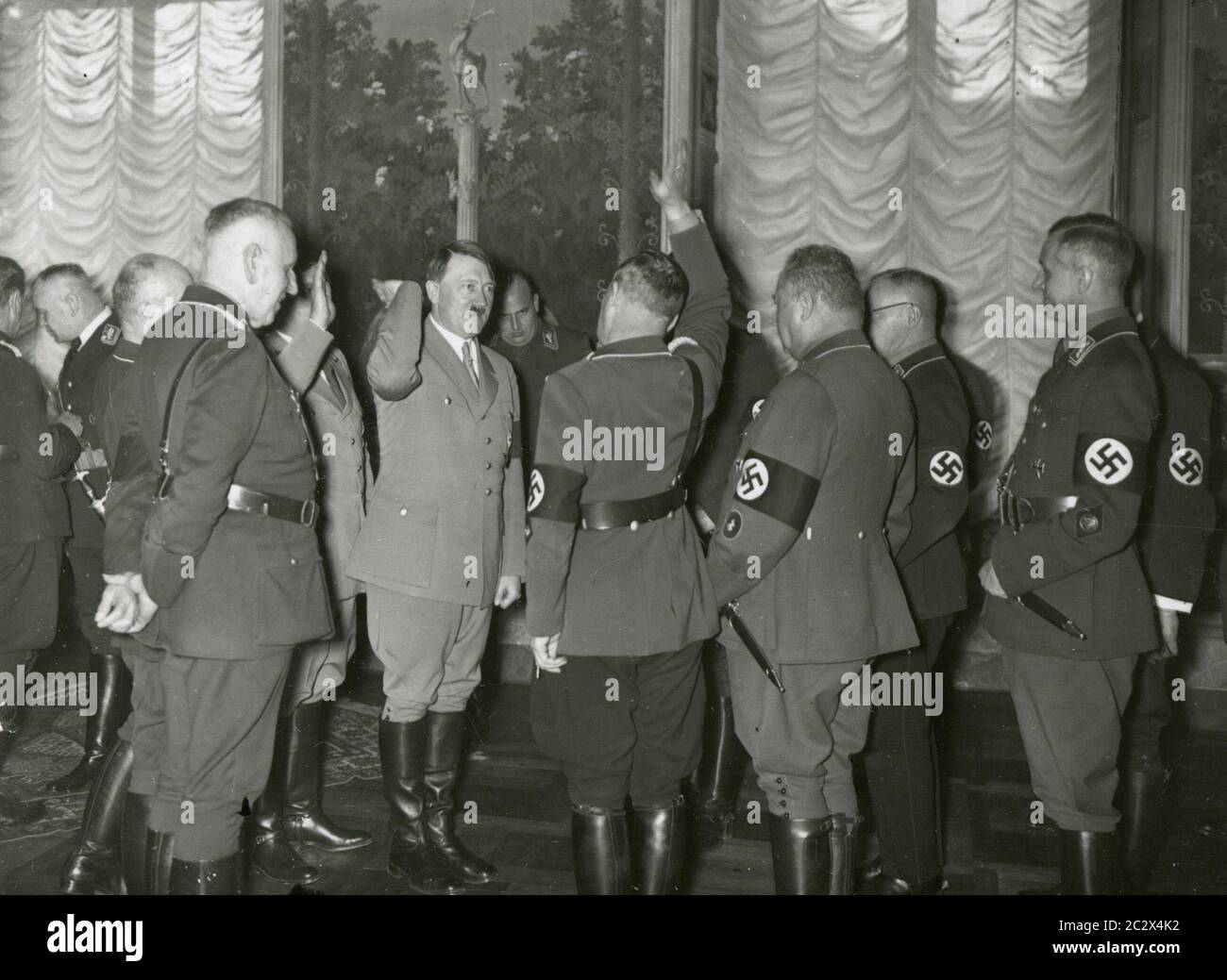 Adolf hitler nazi party gruppe Banque de photographies et d’images à ...