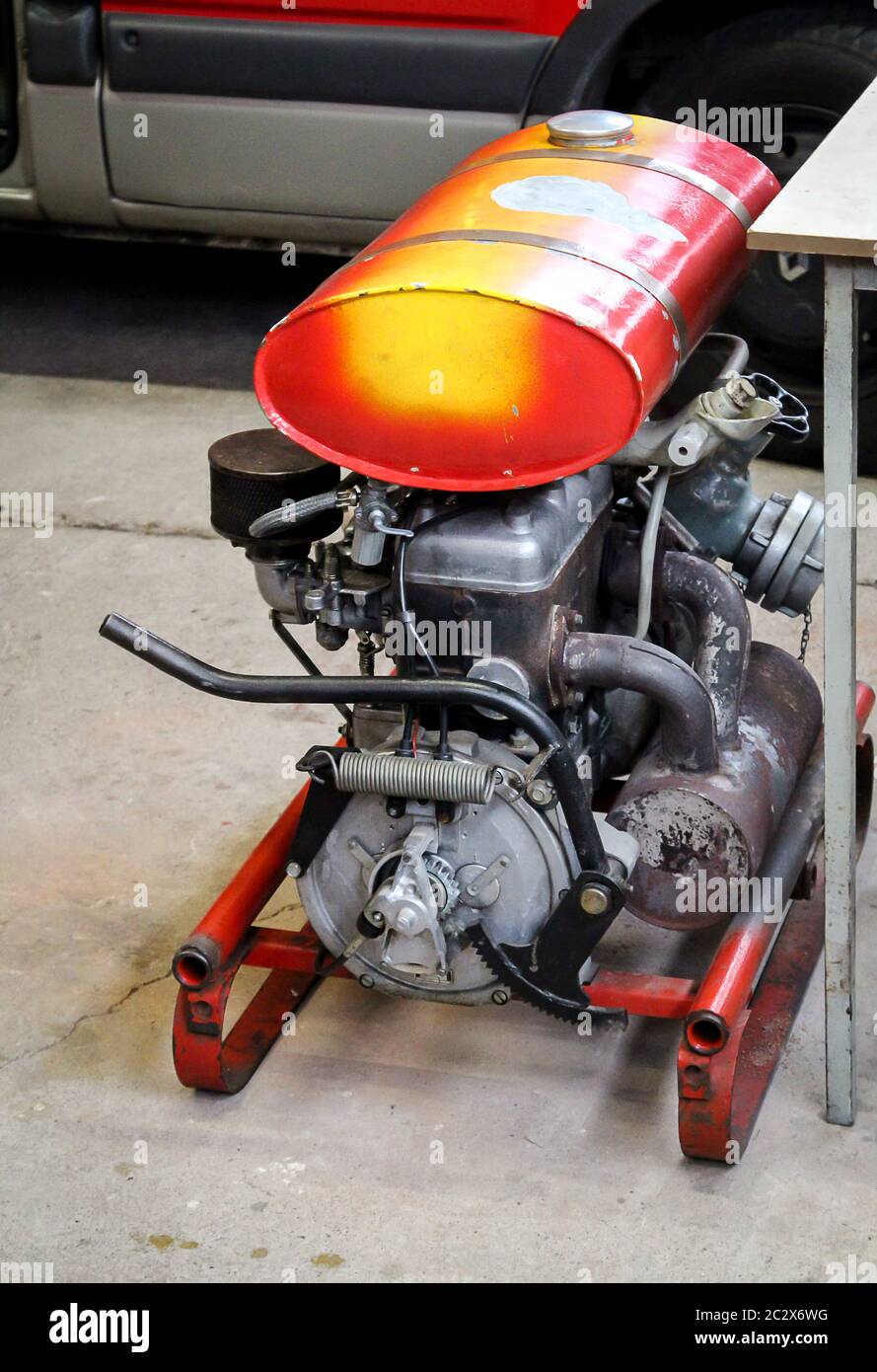 Moteur iveco Banque de photographies et d’images à haute résolution - Alamy
