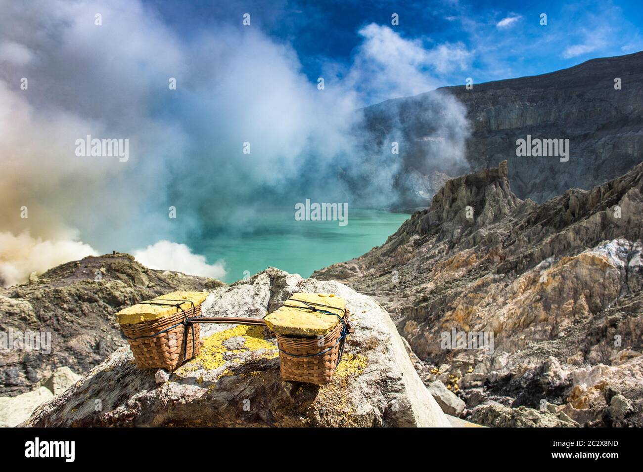 Volcan de soufrière Banque de photographies et d’images à haute ...