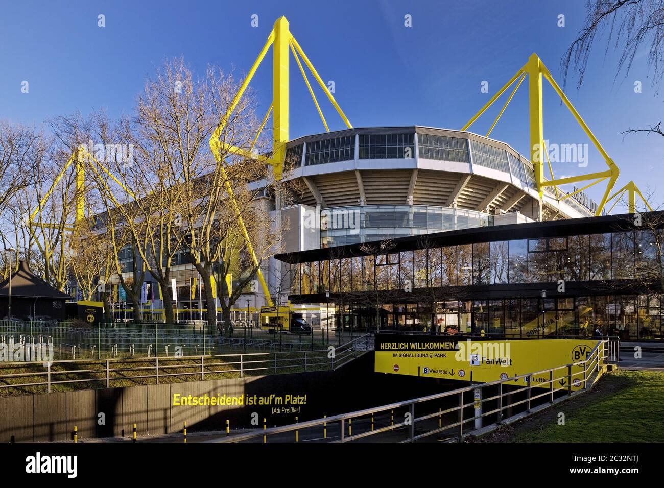 Signal iduna park dortmund Banque de photographies et d’images à haute ...