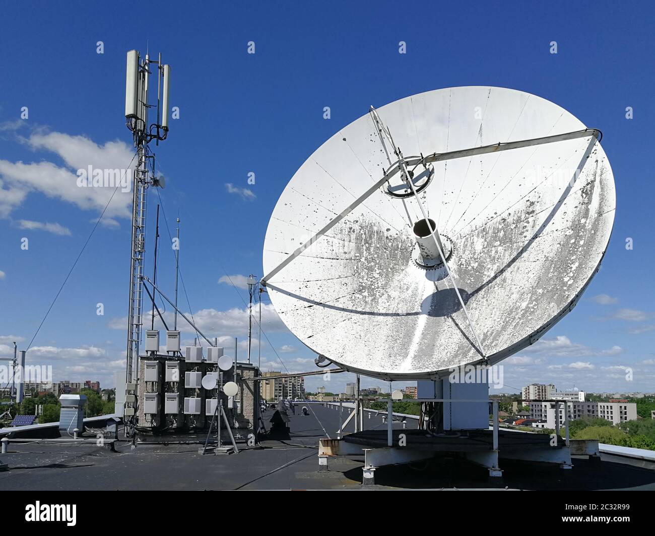 Parabole antenne Banque de photographies et d’images à haute résolution ...