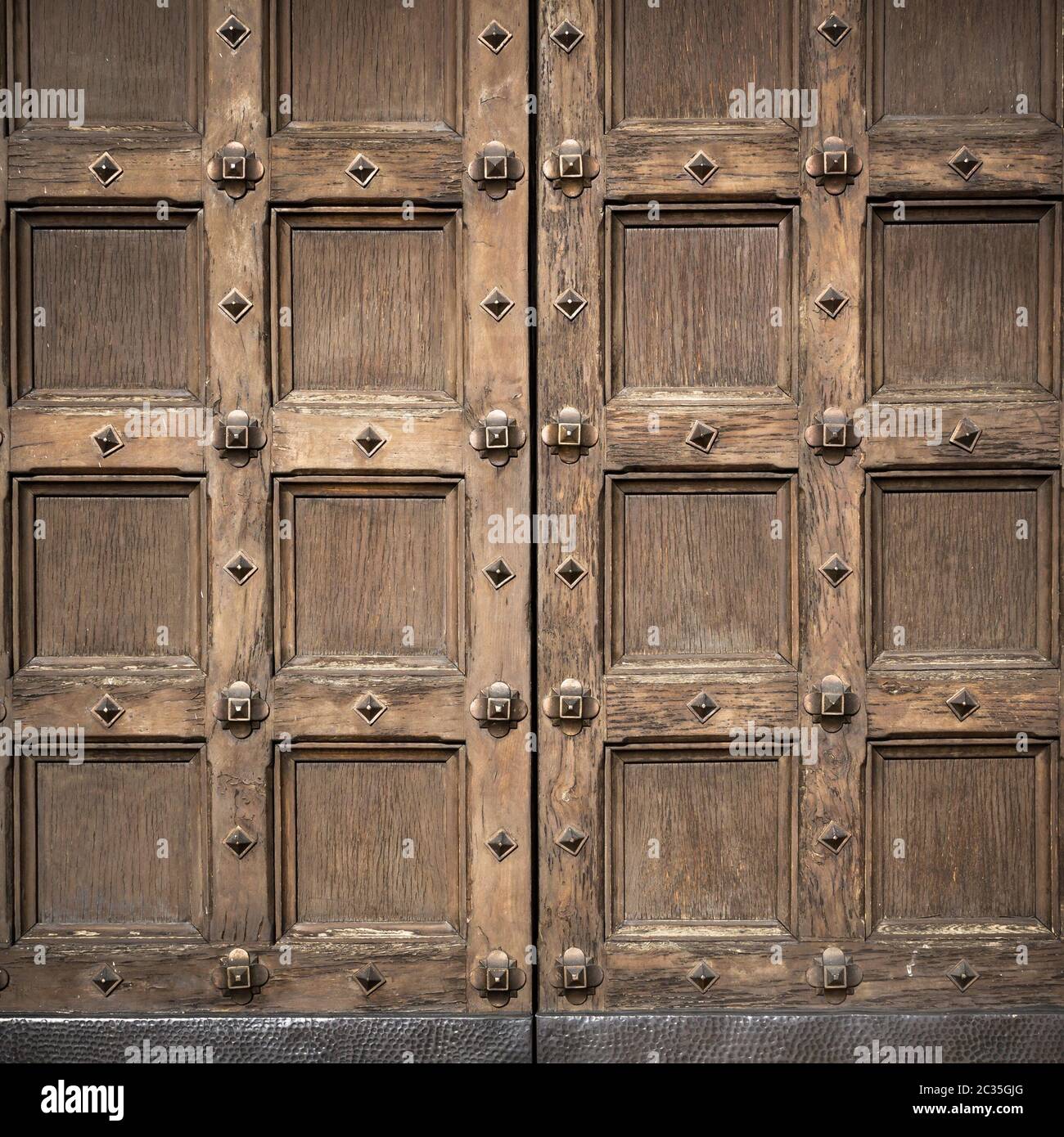Vintage wooden door Banque de photographies et d’images à haute ...