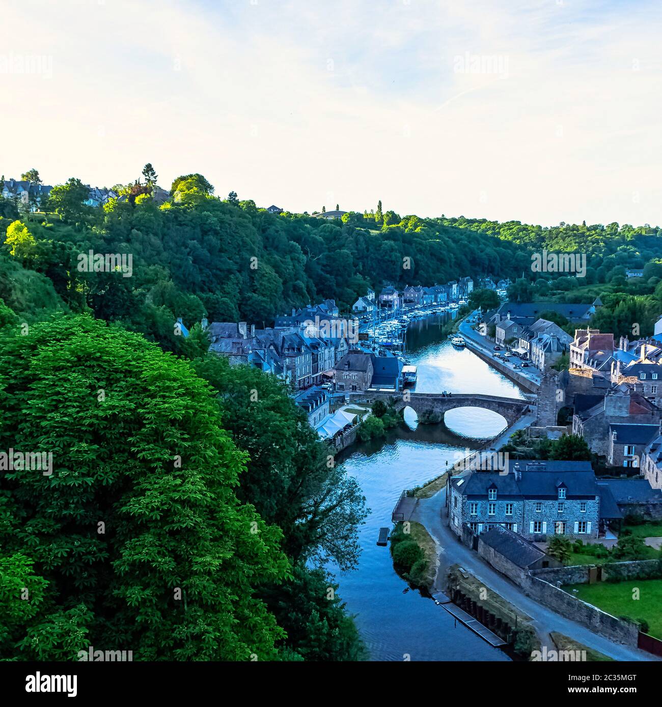 Dinan skyline Banque de photographies et d’images à haute résolution ...