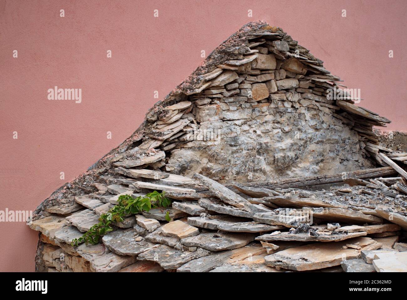 Maison en pierre en ruine Banque de photographies et d’images à haute ...